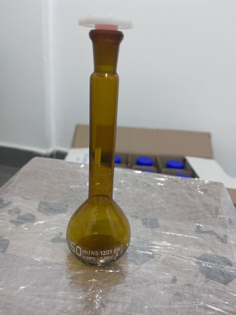 FIOLA DE VIDRIO AMBAR CON TAPA DE PP DE 50 ML EUROLAB